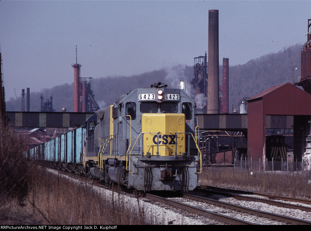 CSX 6423 & 2310 with a north bound Coke train on the ex-P&LE,